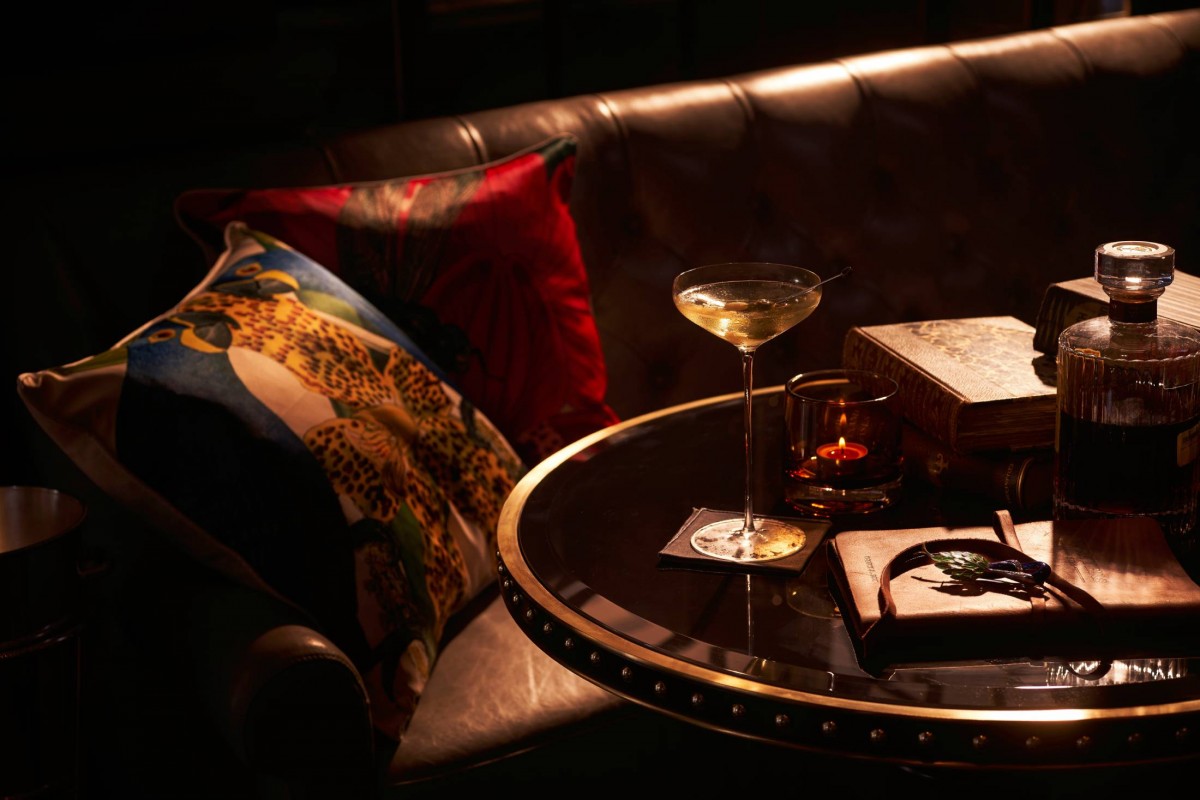 Raffles Hotel Bar | Singapore Bartenders| Writers Bar